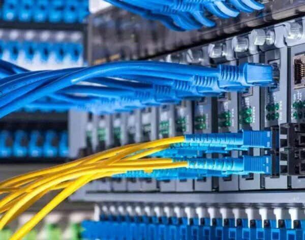 Data Center vs. Server Room: Understanding the Key Differences ...
